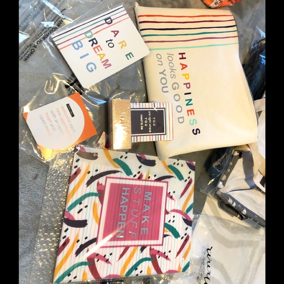 thirty-one | Bags | Thirty One Hello Happy Jan Nwts Canvas Zip Bag ...